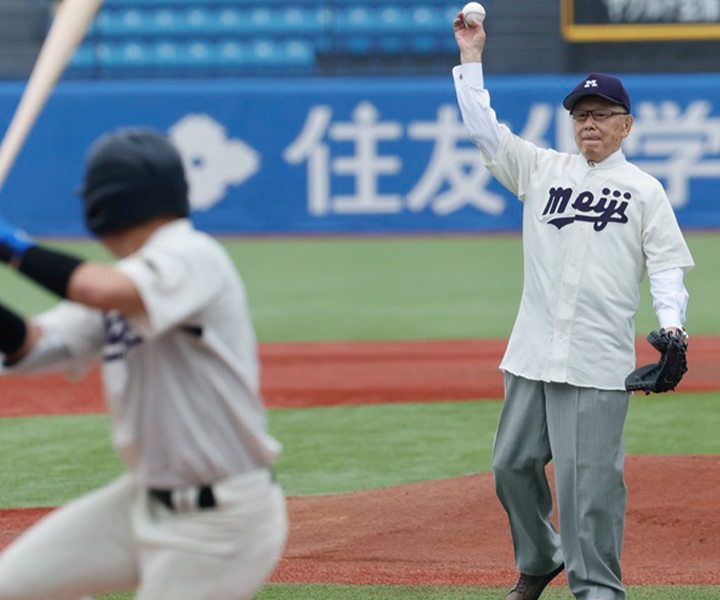 【大学野球】明大出身の91歳・土井淳氏がレジェンドob始球式 野球コラム 週刊ベースボールonline